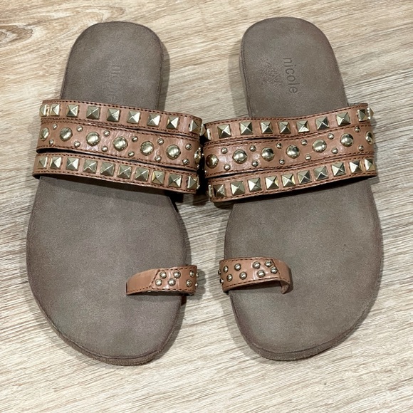 Nicole | Shoes | New Nicole Tender Boho Brown And Gold Studded Toe Loop ...
